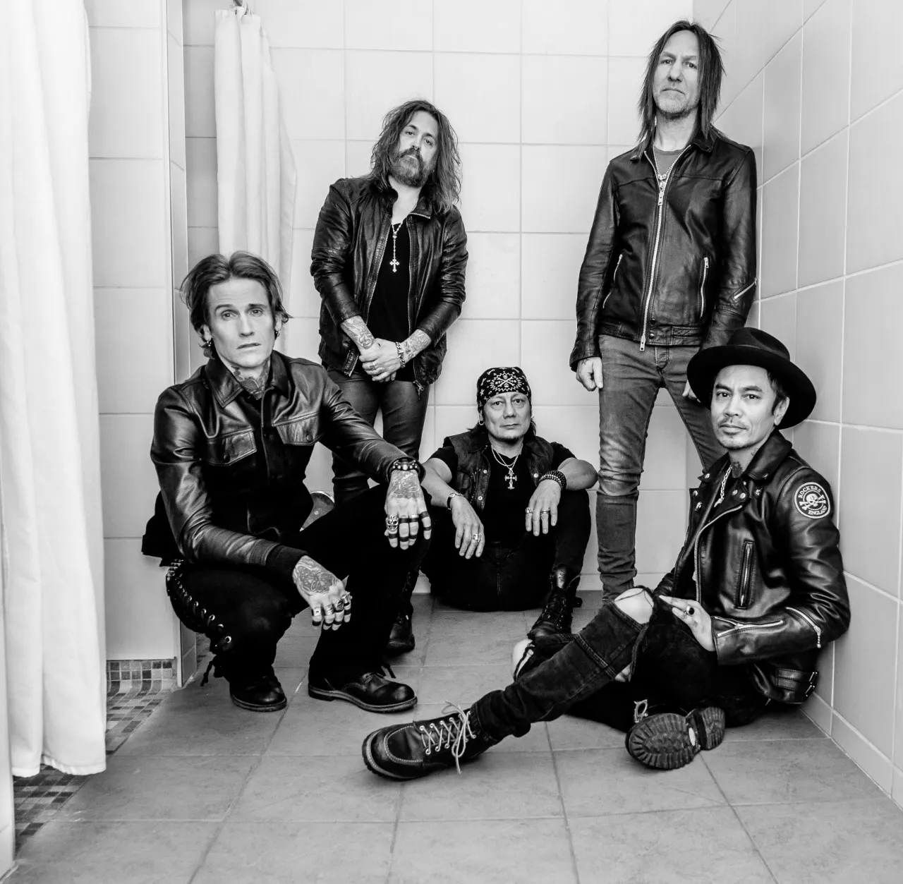 Buckcherry regresa al hard rock rápido y potente en Vol. 10